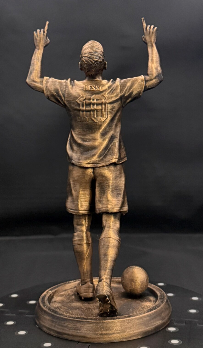 Lionel MESSI Statue – My GOAT