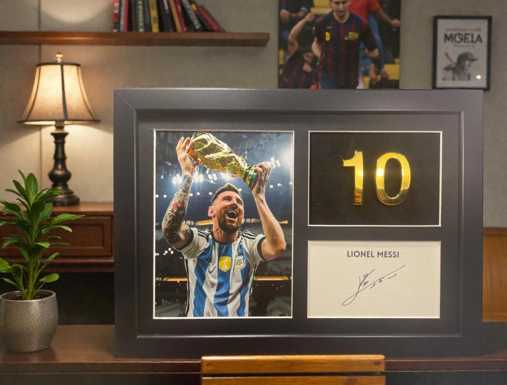 MESSI SIGNED FRAME GOLD EDITION 40X30 CM – My GOAT